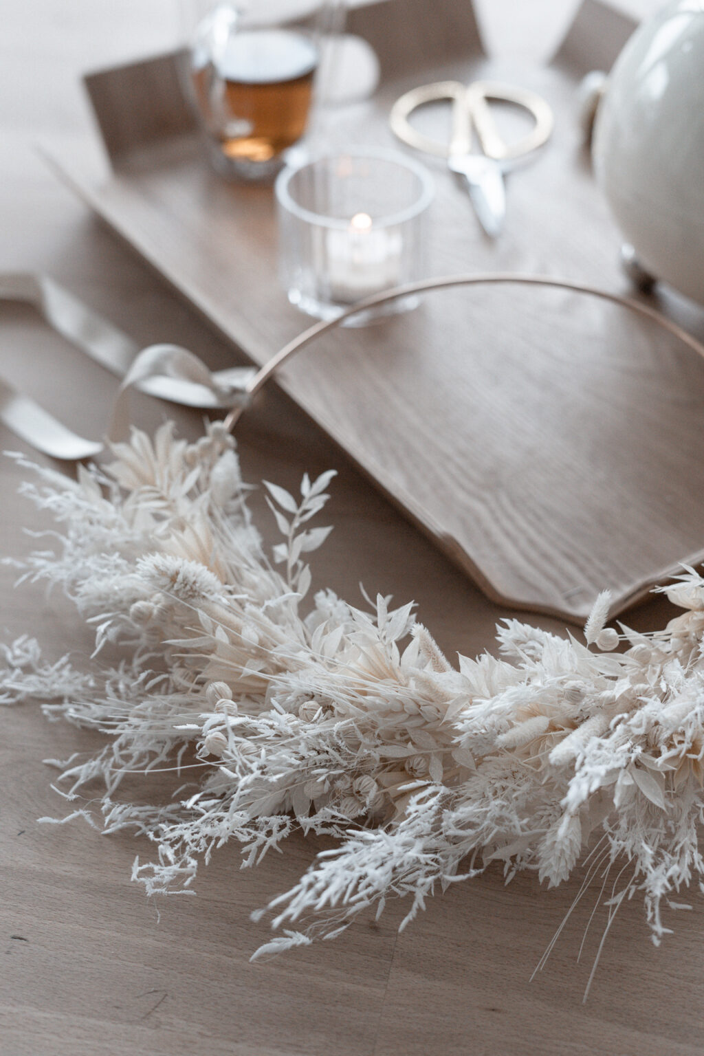Winterkranz aus Trockenblumen selber machen mit Skandi-Touch